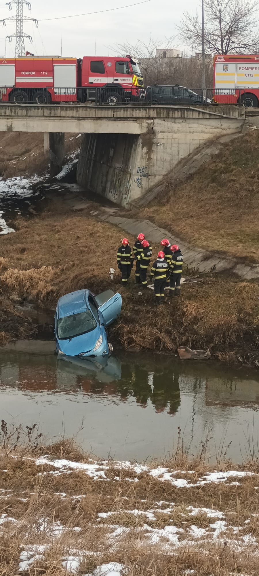Autoturism căzut în râul Bahlui